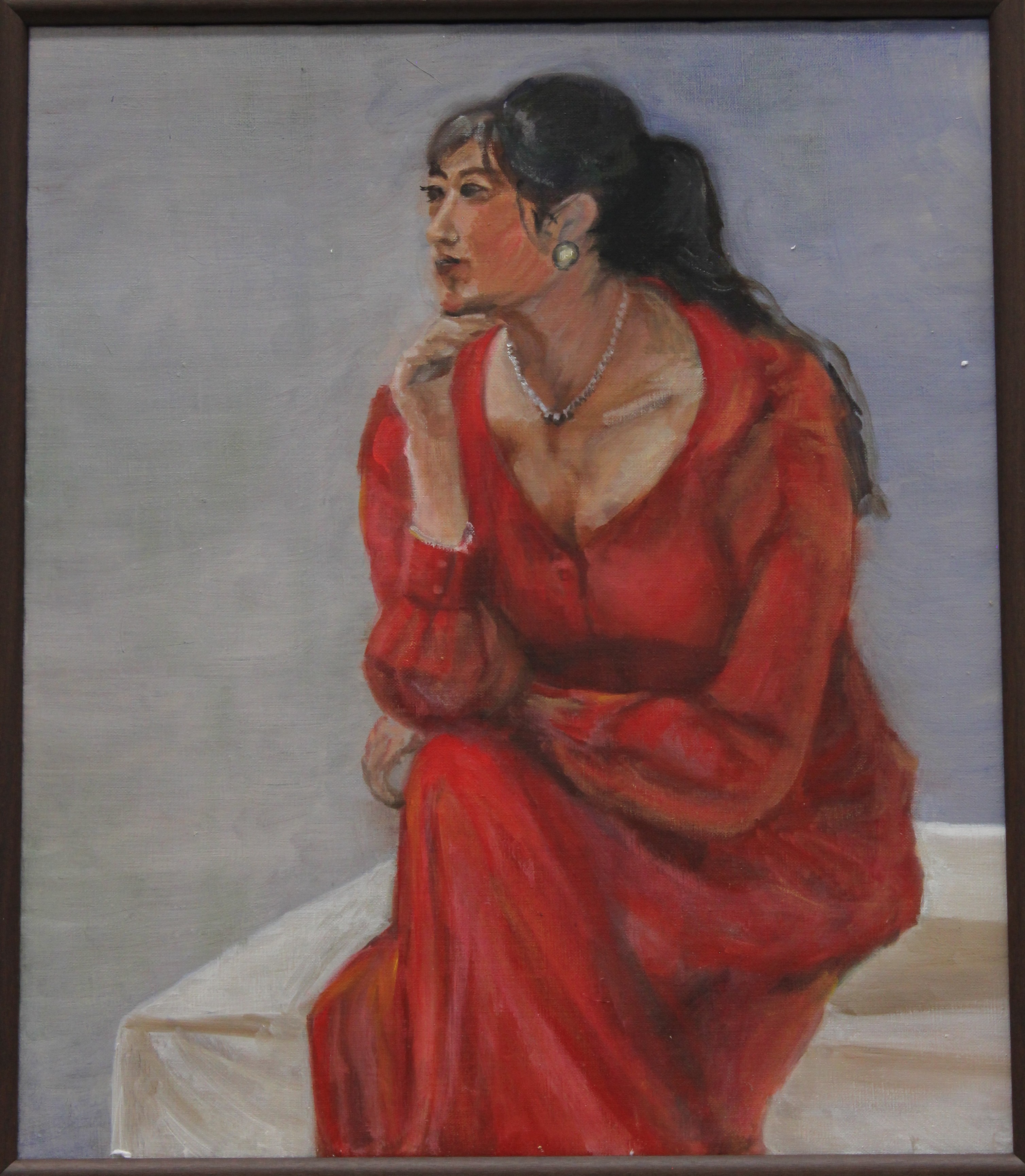 赤いドレスの女性